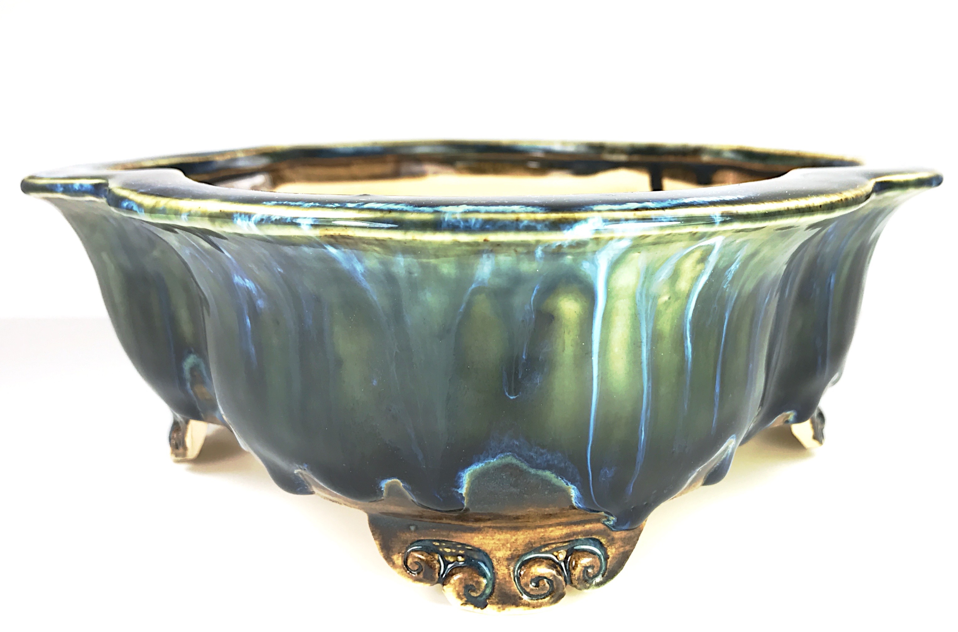 Roy Minarai Ceramics – the collision of style and function